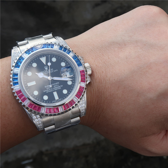 SUBMARINER SILVER BLUE / RED DIAMOND 40MM M126610LN-0007
